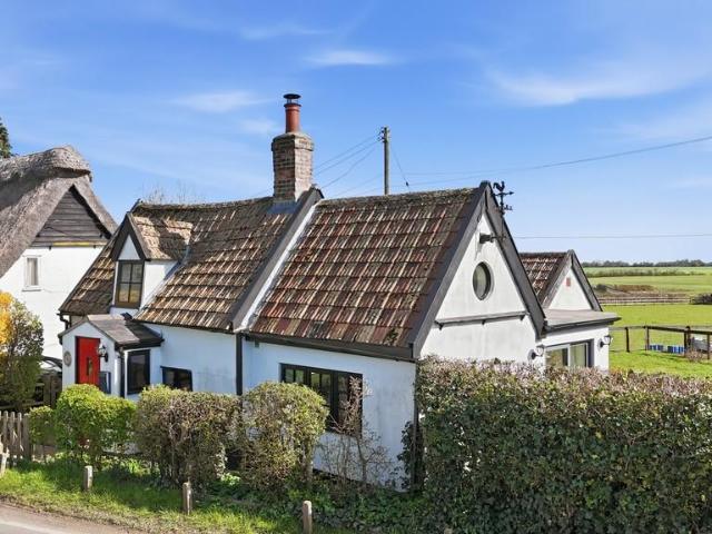 3 bedroom cottage for sale
