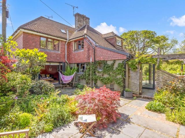 3 bedroom cottage for sale