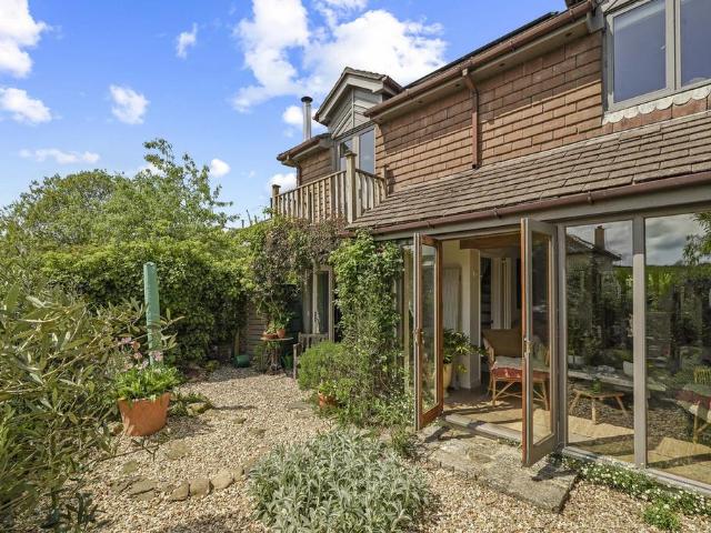 3 bedroom cottage for sale