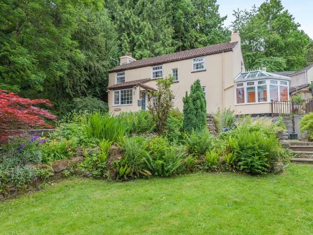 3 bedroom cottage for sale