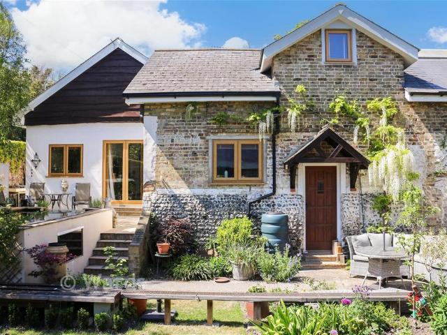 3 bedroom cottage for sale