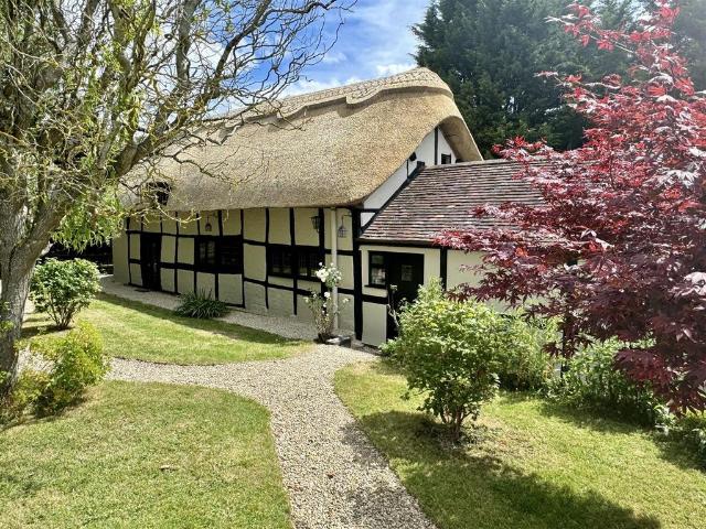 3 bedroom cottage for sale