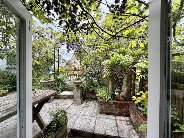 3 bedroom cottage for sale