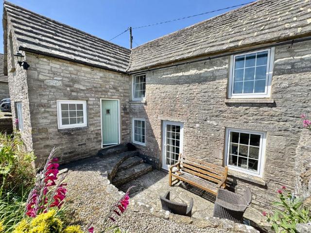 3 bedroom cottage for sale