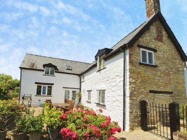 3 bedroom cottage for sale