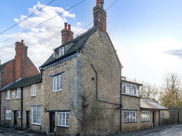 3 bedroom cottage for sale