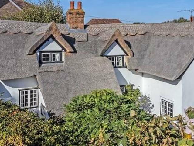 3 bedroom cottage for sale in The Thatched Cottage High Road North Stifford RM16 5UE RM16