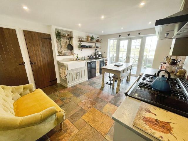 3 bedroom cottage for sale in Vyne Road, Sherborne St. John, Basingstoke, RG24