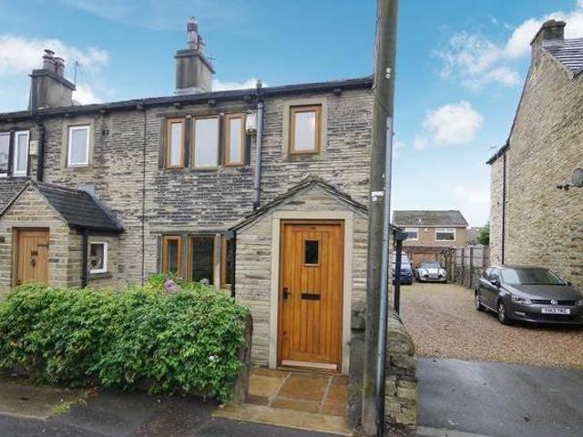 3 bedroom cottage for sale in Wakefield Road Halifax HX3 8TP HX3