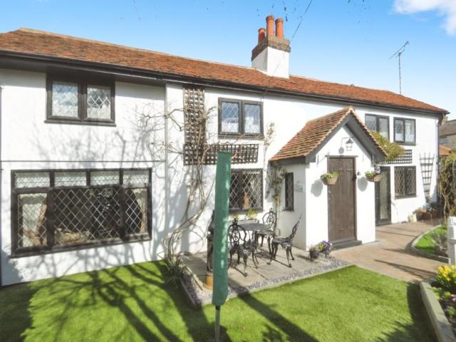 3 bedroom cottage for sale in Bell Street, Great Baddow, Chelmsford, CM2