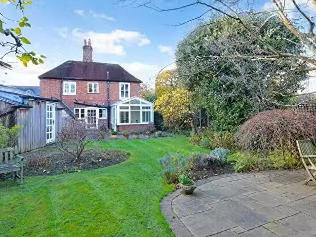 3 Bedroom Cottage For Sale In College Street, Petersfield, GU31