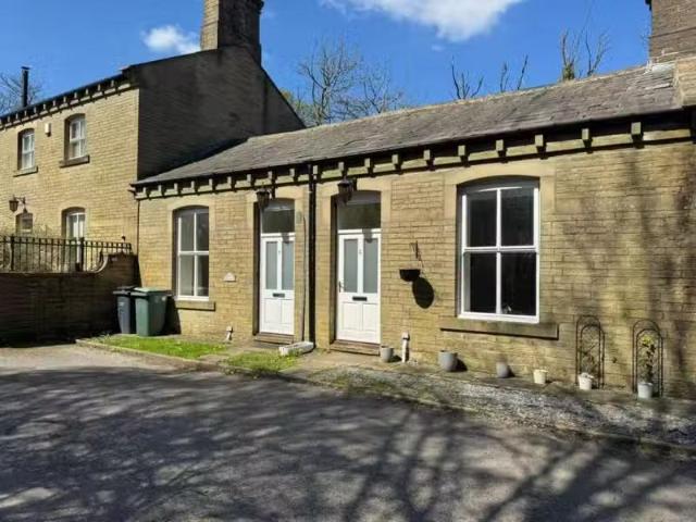 3 bedroom cottage for rent in The Drive, Long Causeway, Denhol.