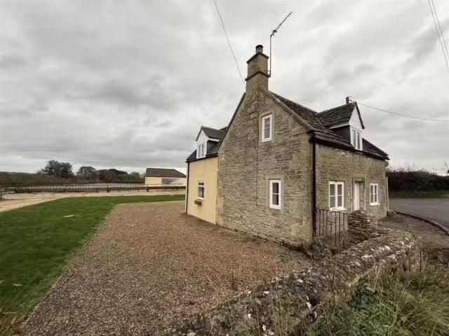 3 bedroom cottage for rent in Upper South Wraxall, BA15