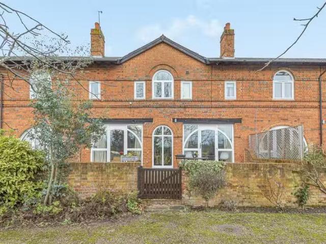 3 bedroom cottage for rent in Guileshill Lane Ockham, GU23