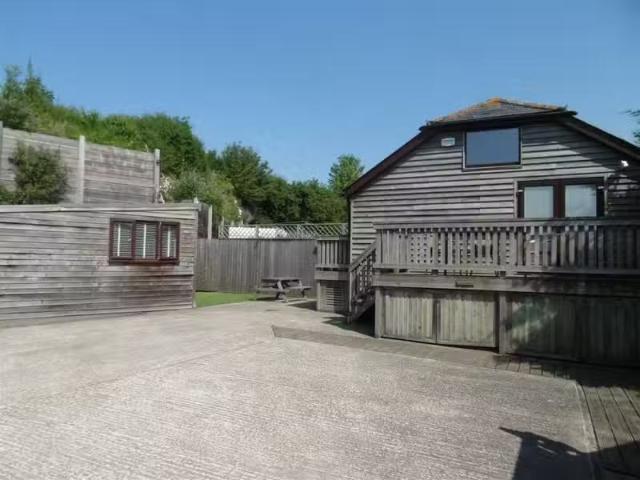 3 bedroom cottage for rent in Shalmsford Bridge, Chilham, Cant.