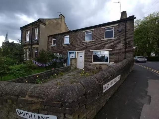 3 bedroom cottage for rent in Smith Lane, Bradford, West Yorks.