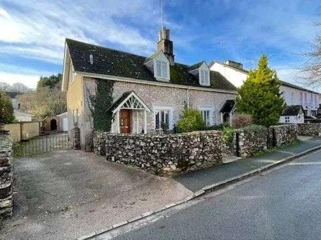 3 Bedroom Cottage House