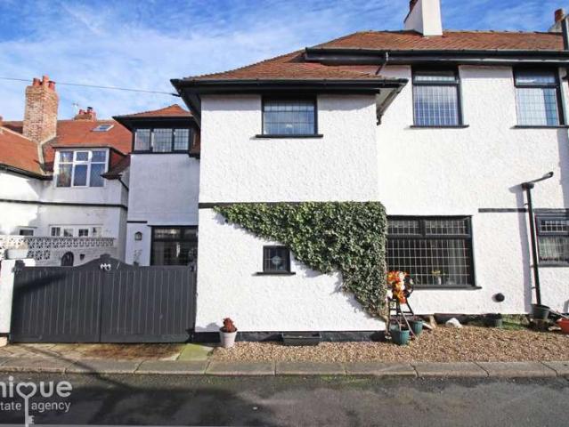 3 Bedroom Cottage House