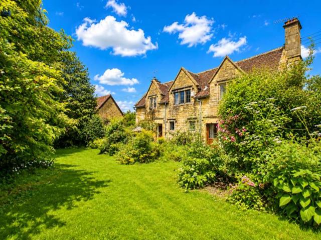 3 Bedroom Cottage House