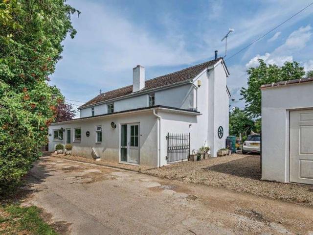 3 Bedroom Cottage House