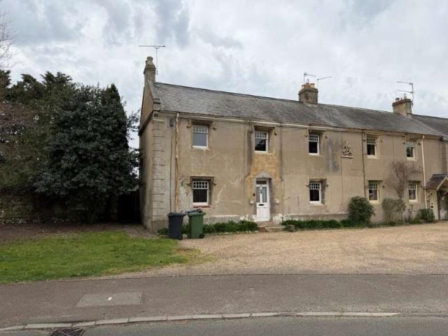 3 Bedroom Cottage House