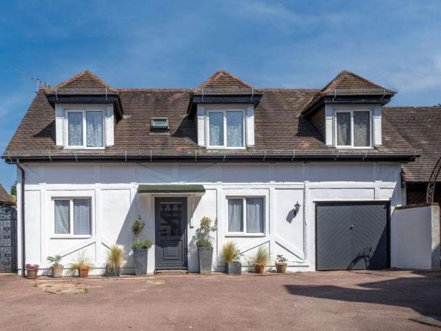 3 Bedroom Cottage House