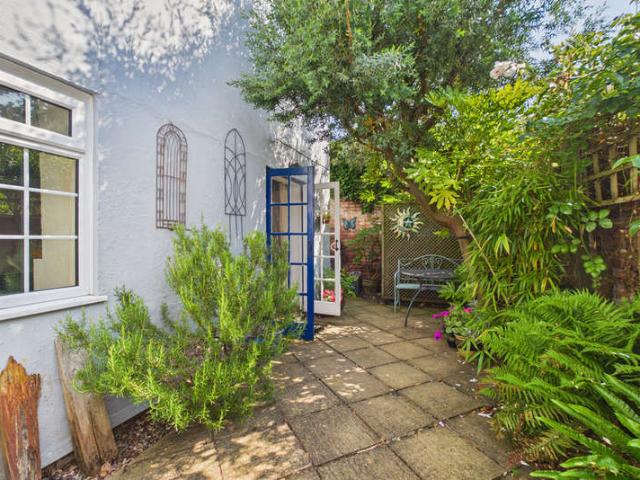 3 Bedroom Cottage House