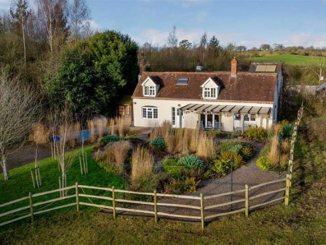 3 Bedroom Cottage House