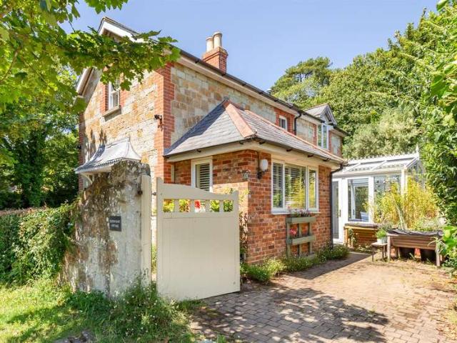 3 Bedroom Cottage House