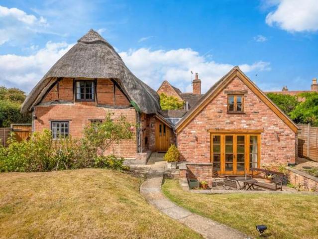 3 Bedroom Cottage House