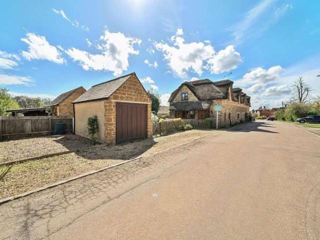 3 Bedroom Cottage House