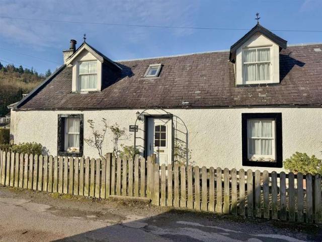3 Bedroom Cottage House