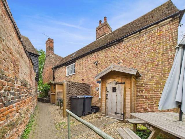 3 Bedroom Cottage House