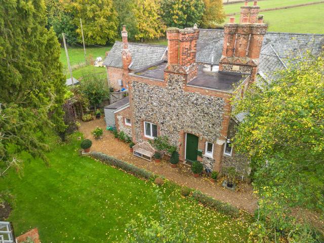 3 Bedroom Cottage House