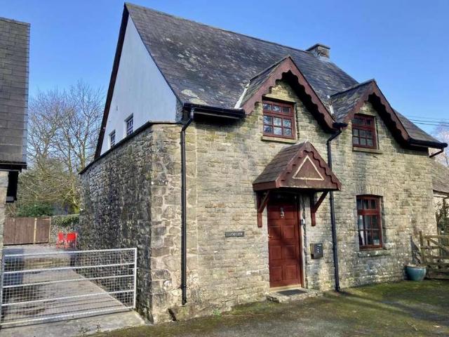 3 Bedroom Cottage House