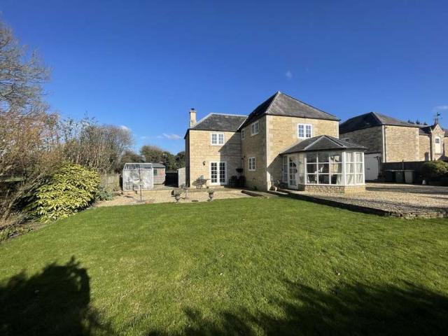 3 Bedroom Cottage House