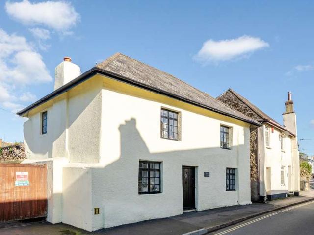 3 Bedroom Cottage House