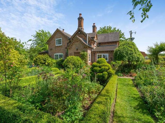 3 Bedroom Cottage House