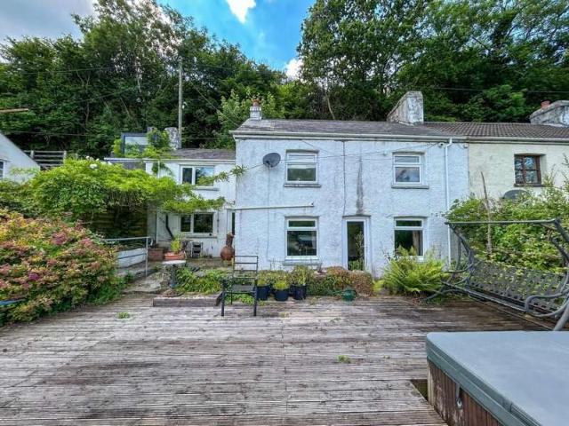 3 Bedroom Cottage House