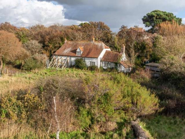 3 Bedroom Cottage House