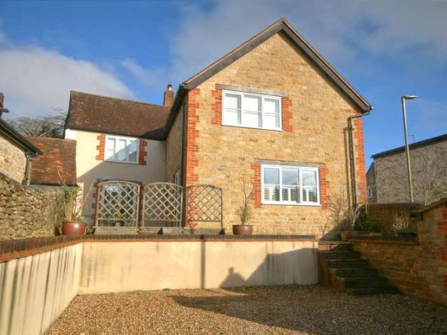 3 Bedroom Cottage House