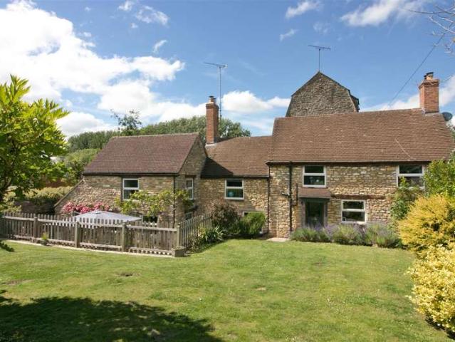 3 Bedroom Cottage House