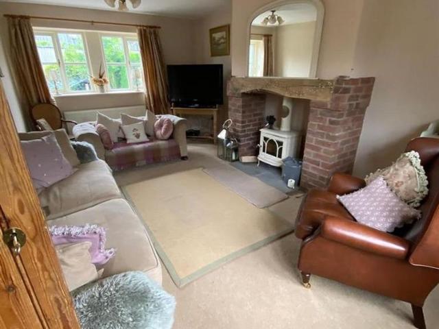 3 bedroom country house to rent