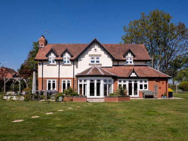 3 Bedroom Country House Character Property