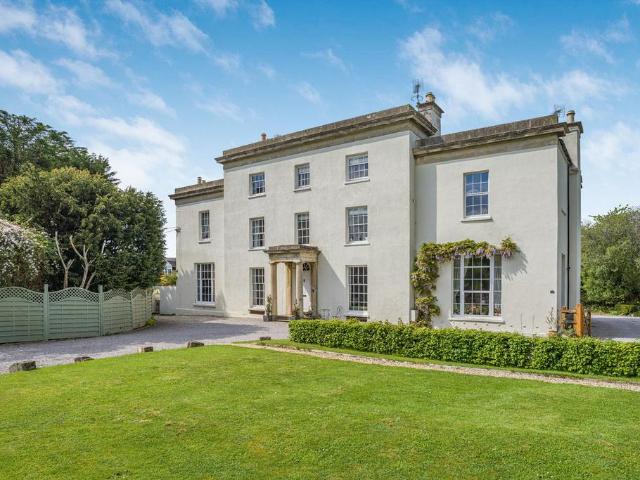 3 bedroom country house for sale