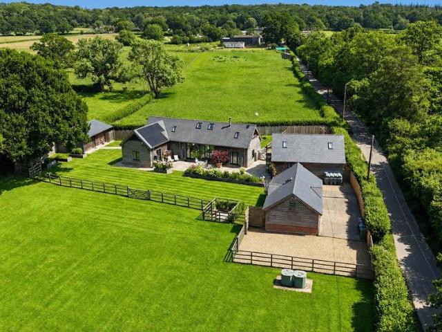 3 bedroom country house for sale