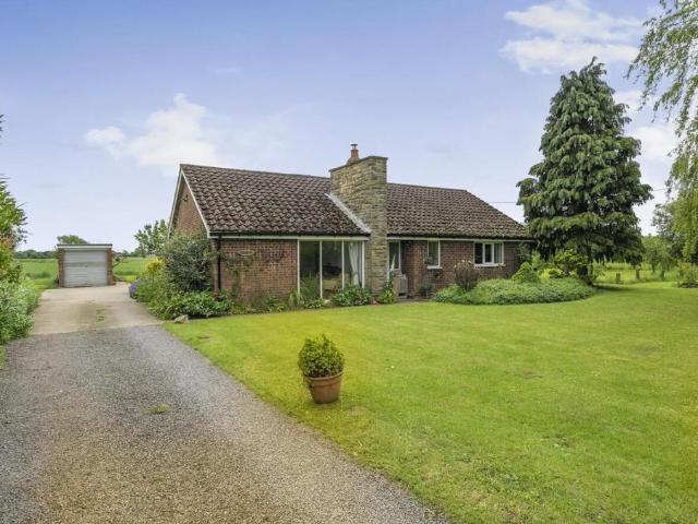 3 bedroom country house for sale