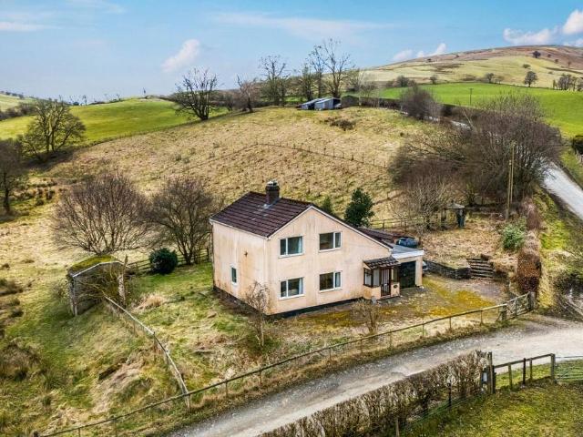 3 bedroom country house for sale