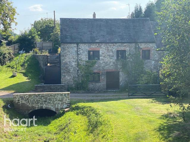 3 bedroom country house for sale