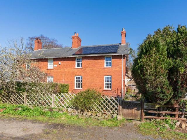 3 bedroom country house for sale